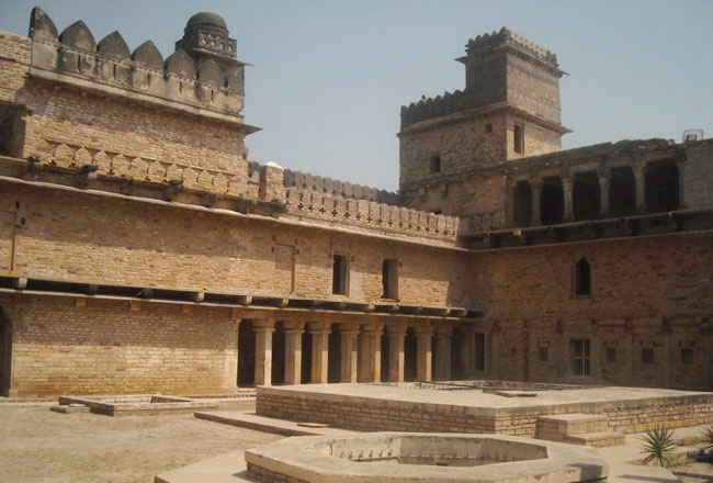 Photo Gallery of Chanderi Fort- Explore Chanderi Fort with Special ...