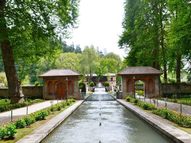 6 Mughal Gardens to visit during Kashmir Trip