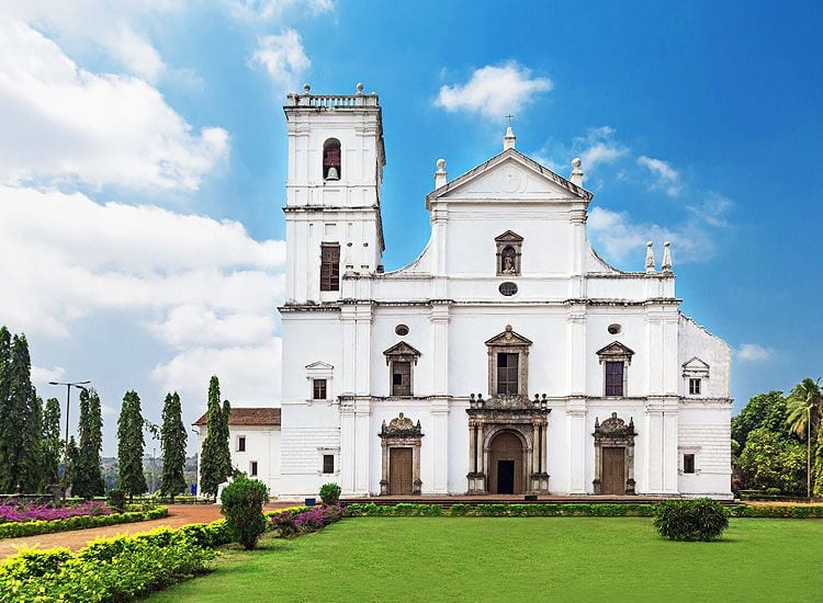 14 Most Beautiful Churches in India | Famous Churches in India