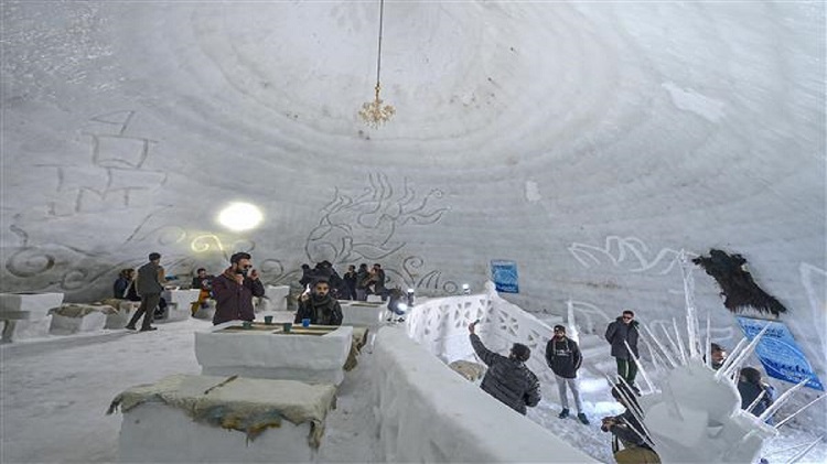Experience Dining At The World's Largest Igloo Cafe "Snowglu"