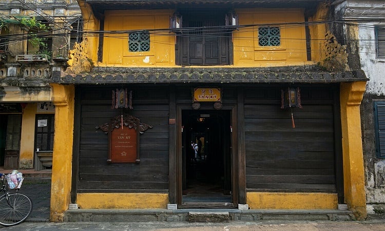 Explore The Top Architectural Buildings in Hoi An On A Walking Tour