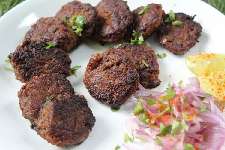 14 Must-Try Restaurants and Street Foods in Agra