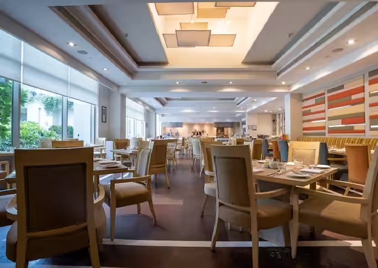 14 Must-Try Restaurants and Street Foods in Agra