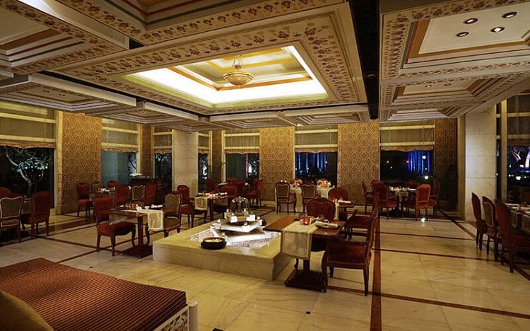 14 Must-Try Restaurants and Street Foods in Agra