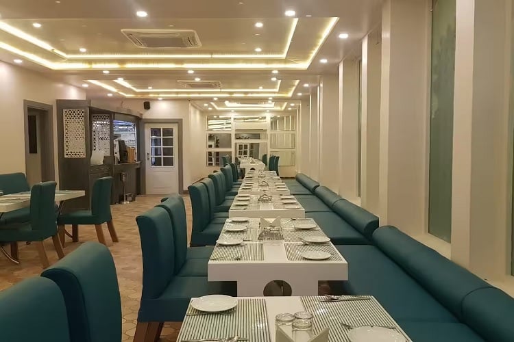 14 Must-Try Restaurants and Street Foods in Agra