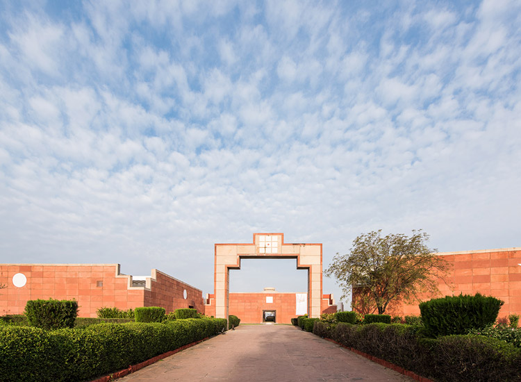 Street Art & Architecture Guide to the Golden Triangle