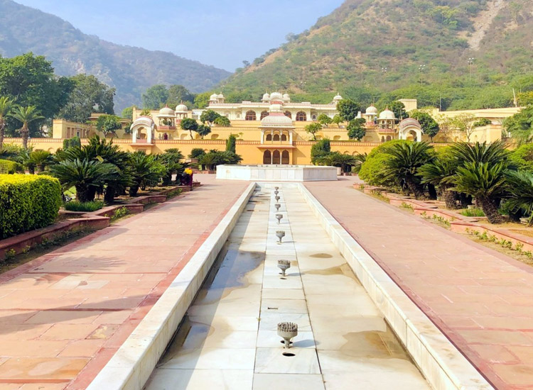 Green Escapes: Parks & Gardens of India’s Golden Triangle